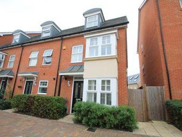 4 Bedrooms for rent in Mackintosh Street, Bromley BR2