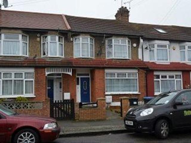 4 Bedrooms for rent in Maidstone Road, London N11