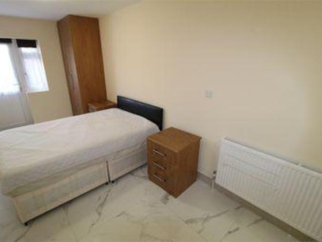 4 Bedrooms for rent in Malvern Gardens, Harrow, Middlesex, UK HA3