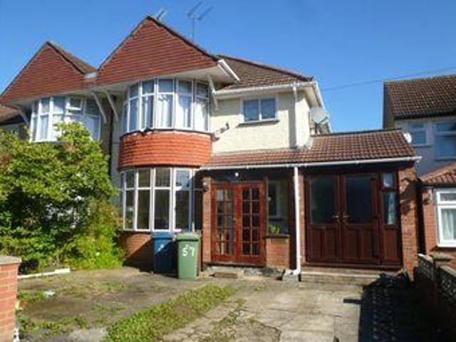 4 Bedrooms for rent in Manor Way, Harrow, Middlesex HA2