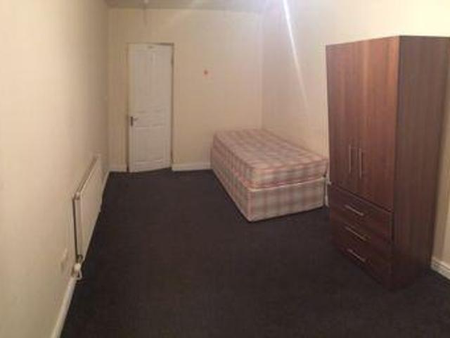 4 Bedrooms for rent in Manygates Park, Sandal, Wakefield WF1