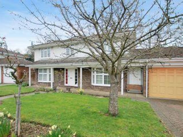 4 Bedrooms for rent in Marrowells, Weybridge, Surrey KT13