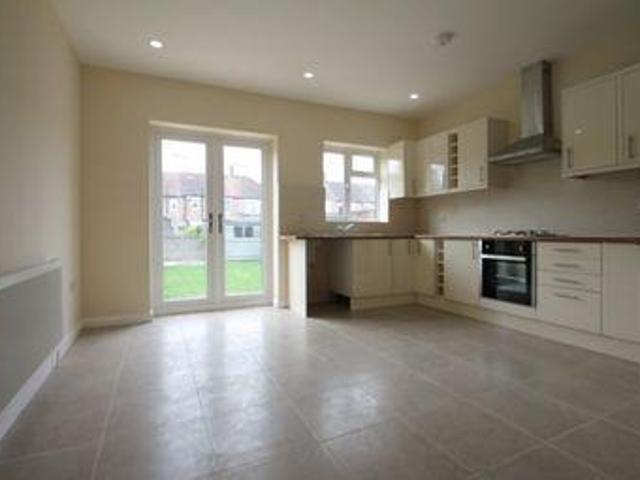 4 Bedrooms for rent in Middle Road, London SW16