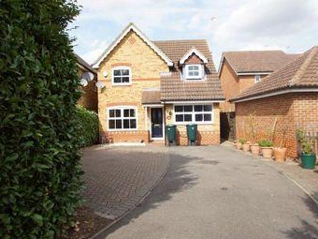 4 Bedrooms for rent in Moor Furlong, Cippenham, Slough SL1