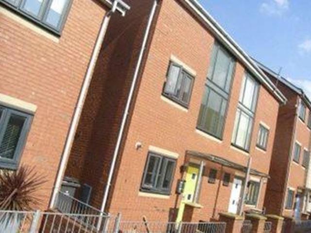 4 Bedrooms for rent in New Welcome Street, Hulme, Manchester M15
