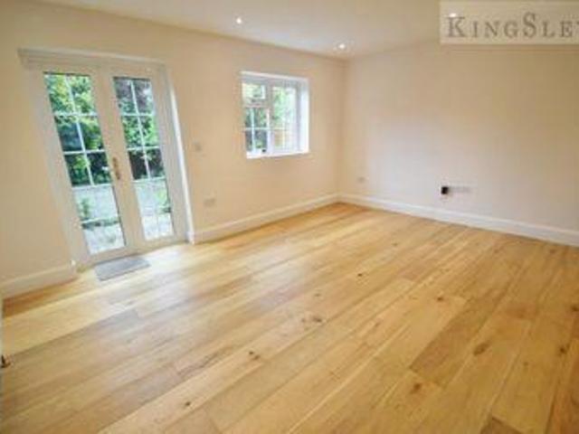 4 Bedrooms for rent in Oakview Gardens, London N2