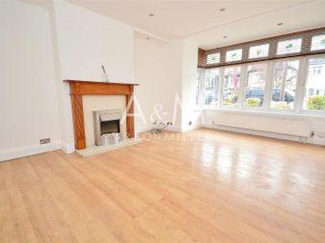 4 Bedrooms for rent in Aragon Drive, Ilford IG6
