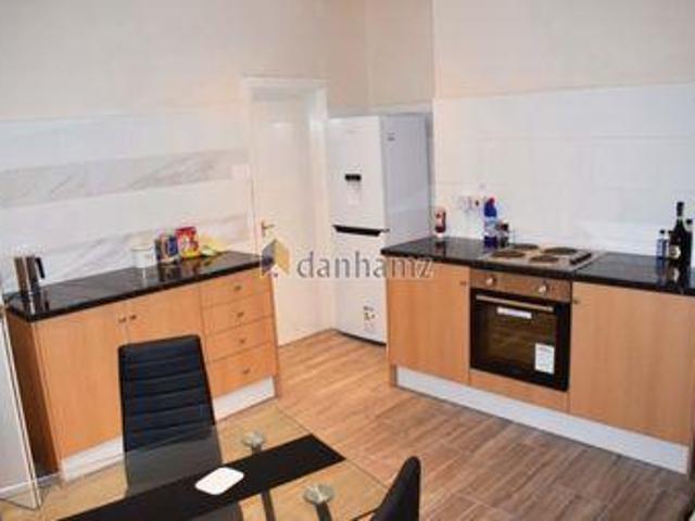 4 Bedrooms for rent in Burchett Grove, Leeds LS6