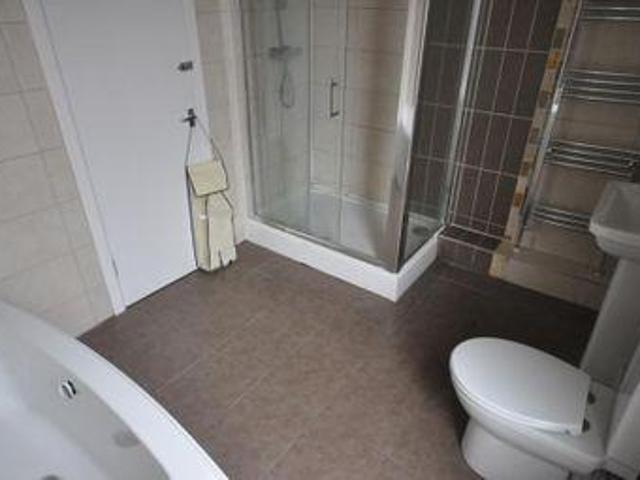 4 Bedrooms for rent in Burley, Leeds, West Yorkshire LS4