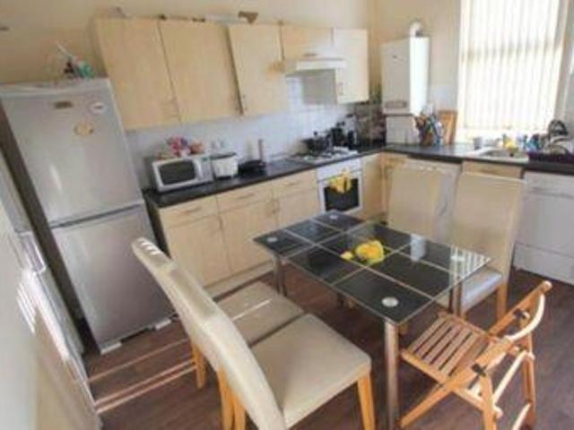 4 Bedrooms for rent in Burley Lodge Road, Hyde Park, Leeds LS6