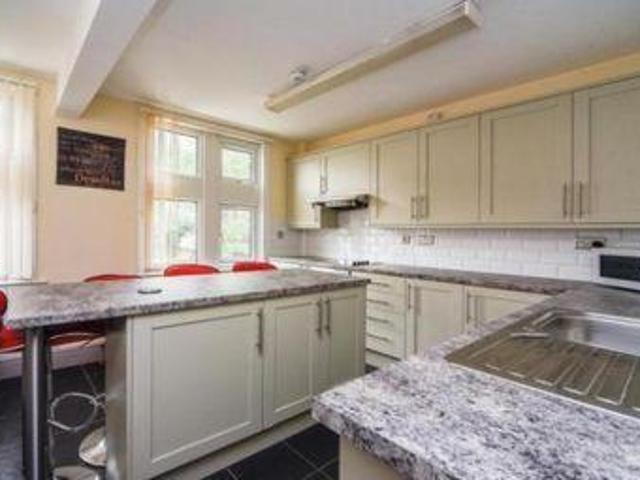 4 Bedrooms for rent in Balfour Road, Nottingham NG7