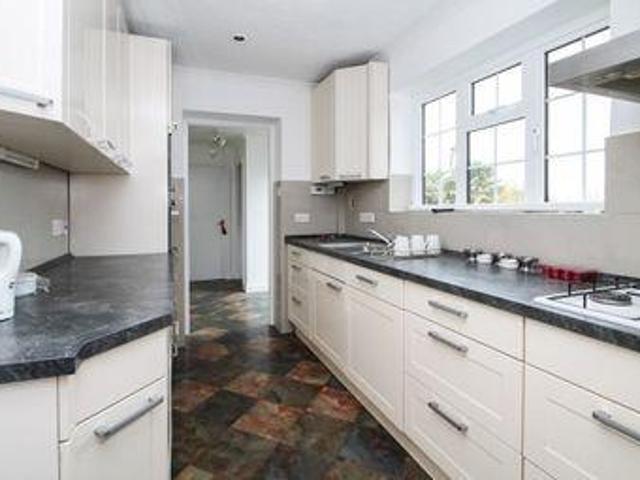 4 Bedrooms for rent in Barnfield Road, South Croydon CR2