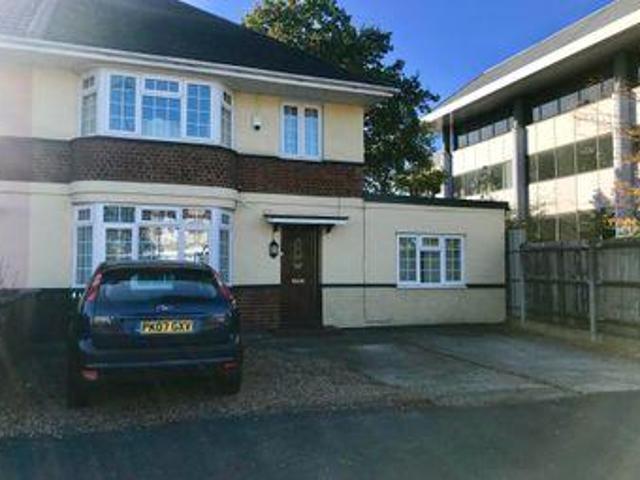 4 Bedrooms for rent in Bath Road, Cippenham, Slough SL1