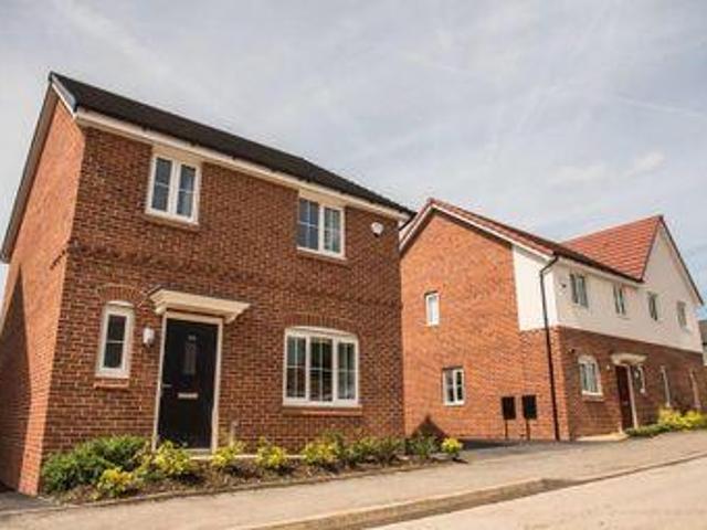 4 Bedrooms for rent in Baytree Lane, Middleton, Manchester M24