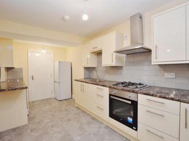 4 Bedrooms for rent in Caistor Park Road, London E15