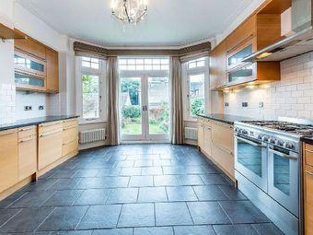 4 Bedrooms for rent in Chase Side, Enfield EN2