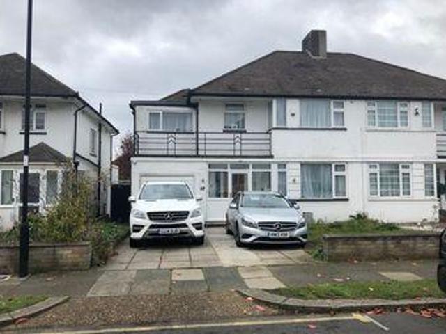 4 Bedrooms for rent in Chestnut Close, London N14