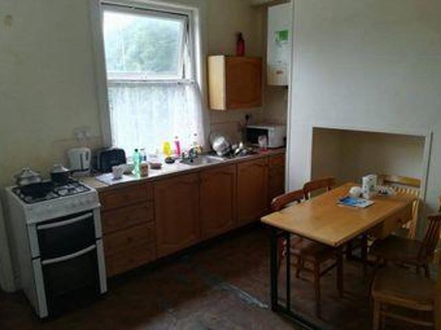 4 Bedrooms for rent in Cliff Mount Terrace, Hyde Park, Leeds LS6