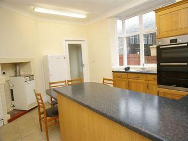 4 Bedrooms for rent in Coverdale Avenue, Bolton BL1
