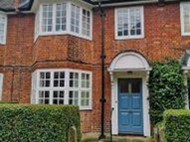 4 Bedrooms for rent in Cranmore Way, London N10