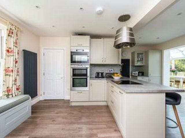 4 Bedrooms for rent in Craig Road, Richmond TW10