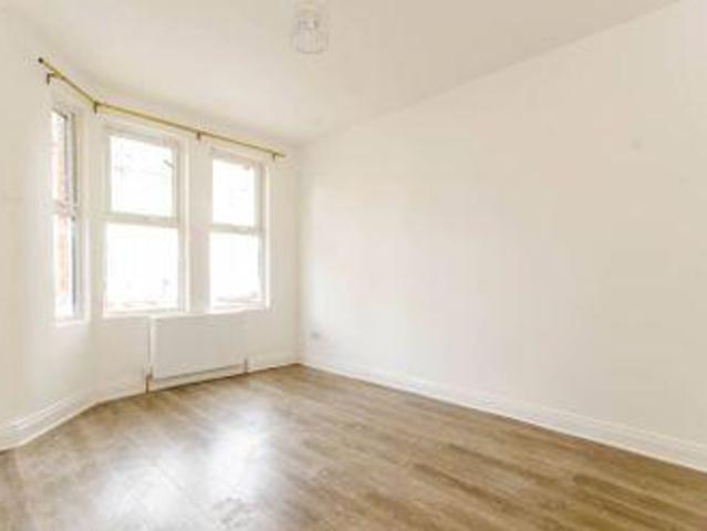 4 Bedrooms for rent in Crofton Road, Plaistow E13