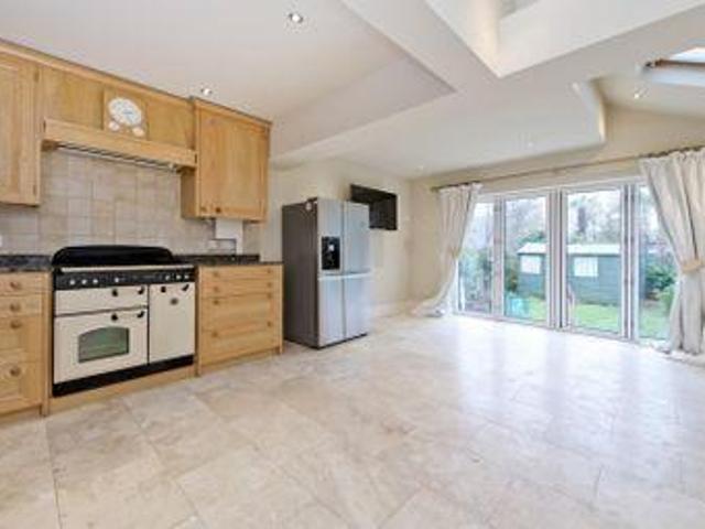 4 Bedrooms for rent in Dalgarno Gardens, London W10