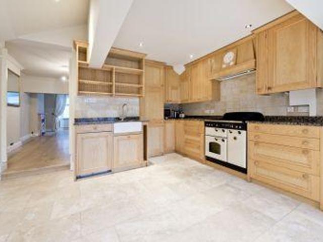 4 Bedrooms for rent in Dalgarno Gardens, London W10