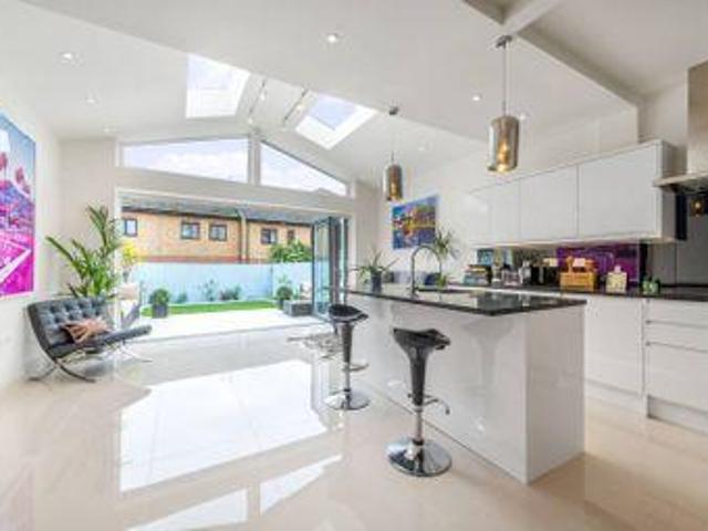 4 Bedrooms for rent in Dalgarno Gardens, North Kensington W10