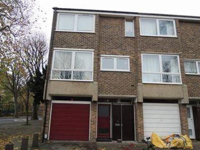 4 Bedrooms for rent in Deena Close, Queens Drive, West Acton W3