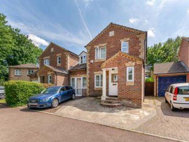 4 Bedrooms for rent in Dittoncroft Close, Croydon CR0