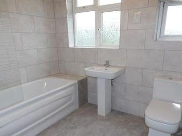 4 Bedrooms for rent in Eton Road, Ilford IG1