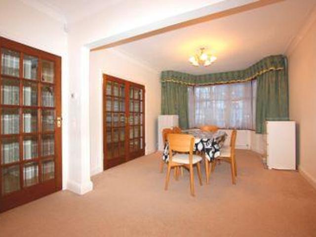 4 Bedrooms for rent in Edgeworth Avenue, Hendon NW4