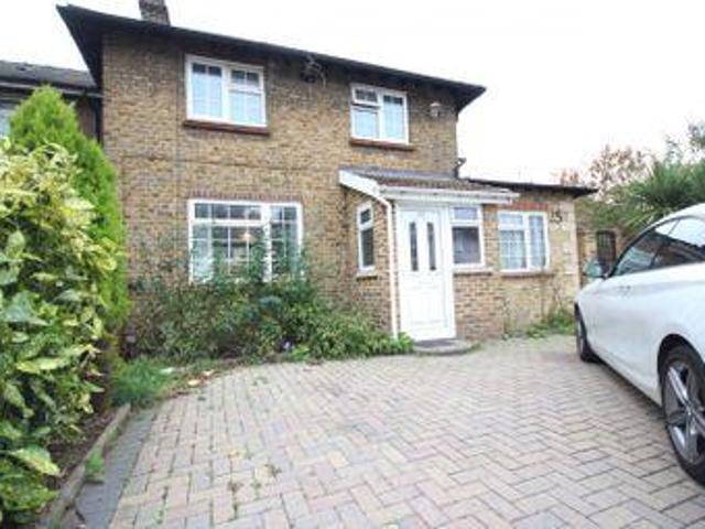 4 Bedrooms for rent in Edgeworth Road, London SE9