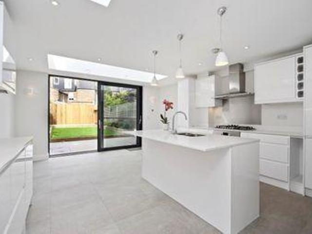 4 Bedrooms for rent in Elliott Road, Chiswick W4