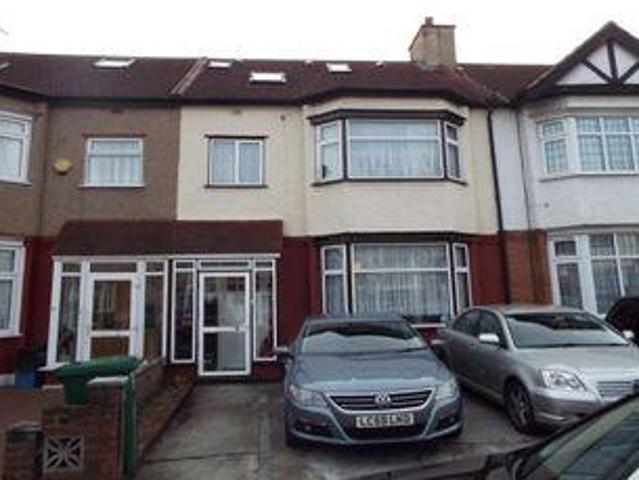 4 Bedrooms for rent in Glenham Drive, Ilford IG2