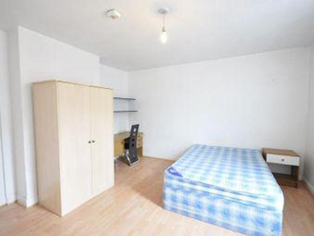 4 Bedrooms for rent in Harold View, Hyde Park, Leeds LS6