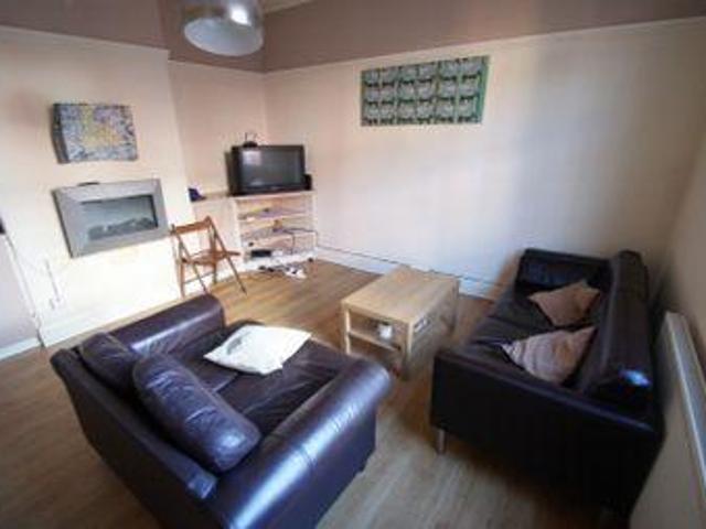4 Bedrooms for rent in Harold Mount, Hyde Park, Leeds LS6