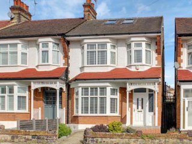 4 Bedrooms for rent in Hawthorn Avenue, Palmers Green N13