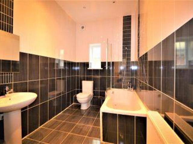 4 Bedrooms for rent in Henrys Avenue, Woodford Green IG8