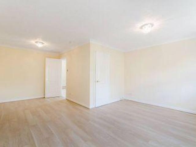 4 Bedrooms for rent in Highgrove Close, Friern Barnet N11