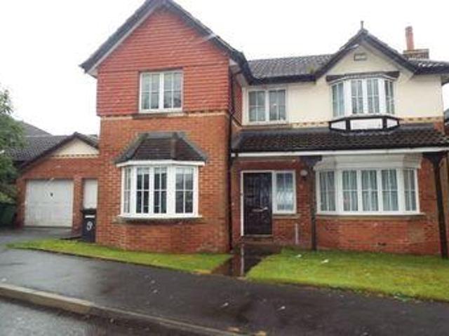 4 Bedrooms for rent in Holmebrook Drive, Horwich, Bolton BL6
