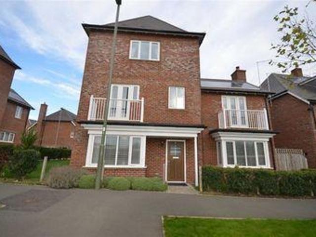 4 Bedrooms for rent in Inglis Way, London NW7