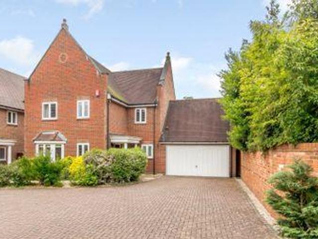 4 Bedrooms for rent in Kemsley Chase, Farnham Royal, Slough SL2