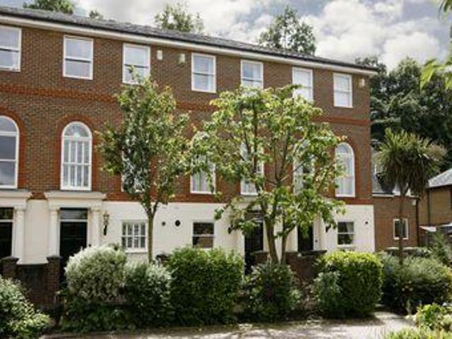 4 Bedrooms for rent in King George Square, Richmond TW10