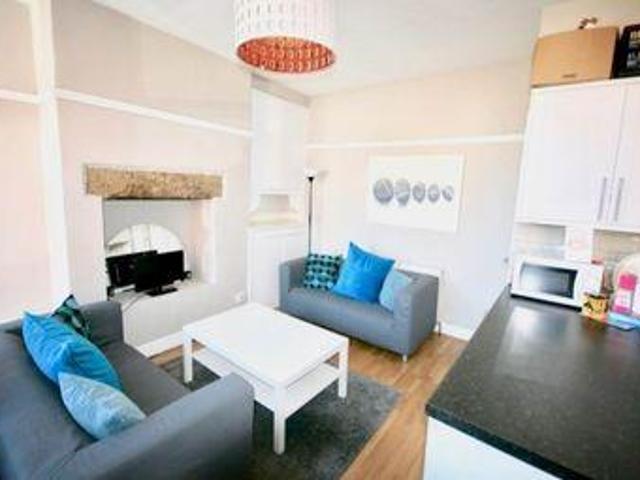 4 Bedrooms for rent in Knowle Place, Burley, Leeds LS4