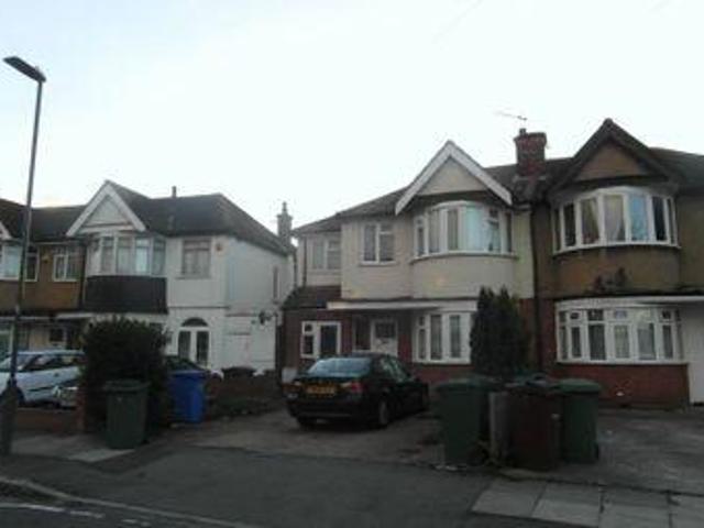 4 Bedrooms for rent in Lynton Road, Harrow HA2