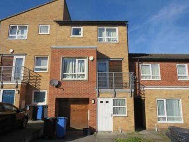 4 Bedrooms for rent in Park Grange Court, Sheffield S2