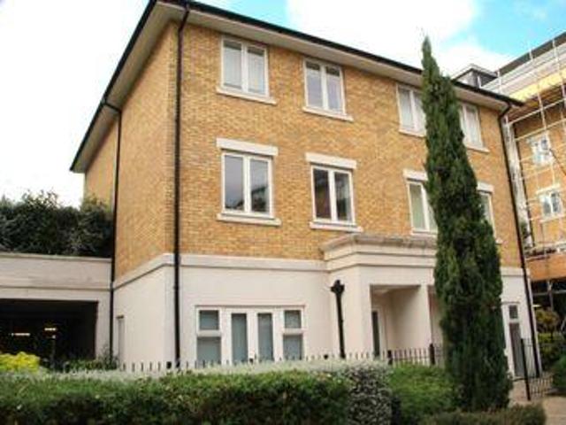 4 Bedrooms for rent in Park Lodge Avenue, West Drayton UB7