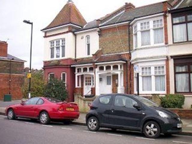 4 Bedrooms for rent in Russell Avenue, London N22
